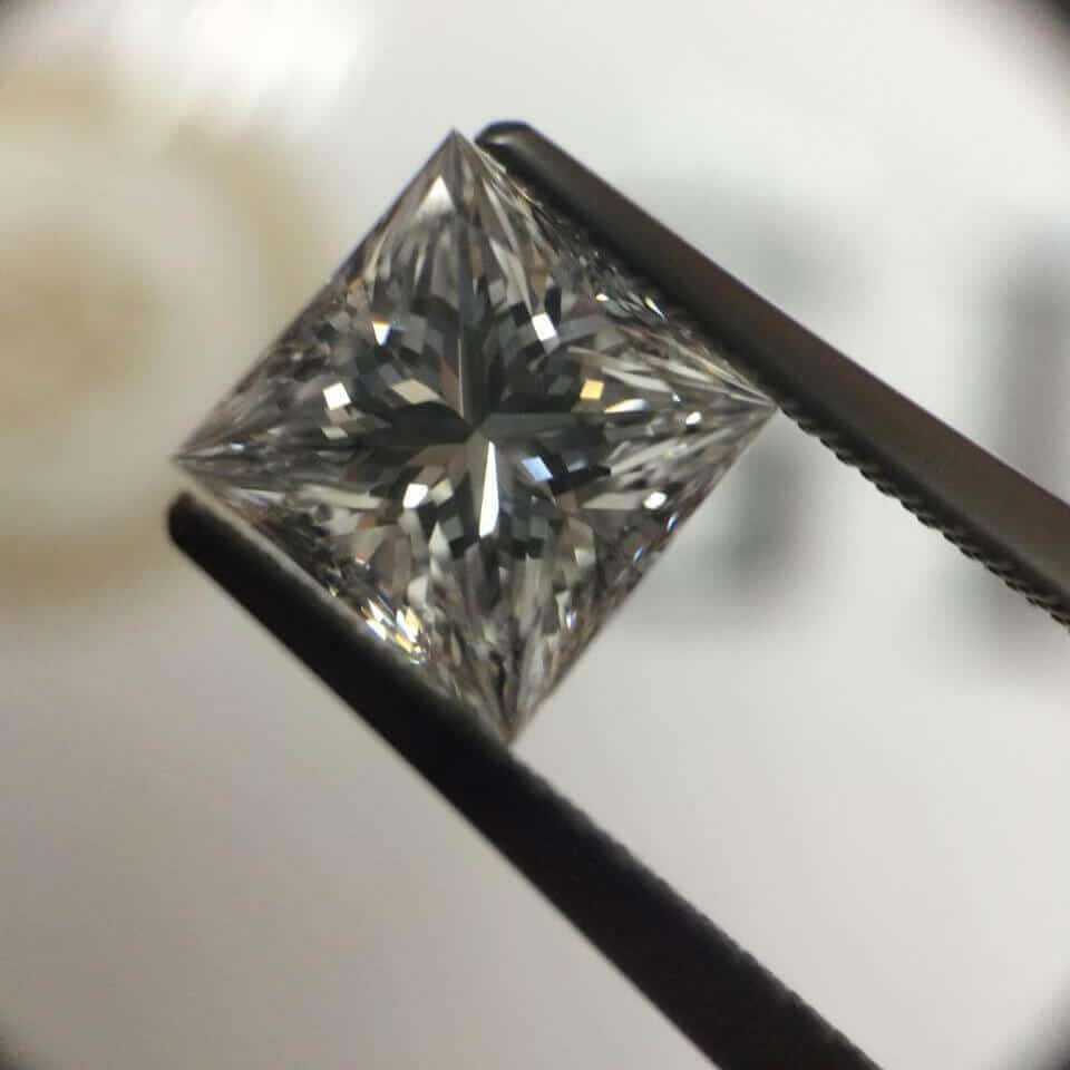 Diamond Experts and Consultation - Diamond Registry