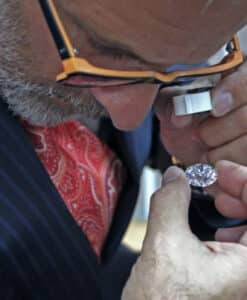 Diamond Experts and Consultation - Diamond Registry